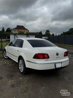 White Volkswagen Phaeton 2008 in Klaipeda, with an engine capacity of 3.00 L and mileage of 229 thousand km for 2750 €, photo 8 on AUTOMOTO.COM.LV