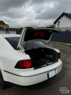 White Volkswagen Phaeton 2008 in Klaipeda, with an engine capacity of 3.00 L and mileage of 229 thousand km for 2750 €, photo 9 on AUTOMOTO.COM.LV