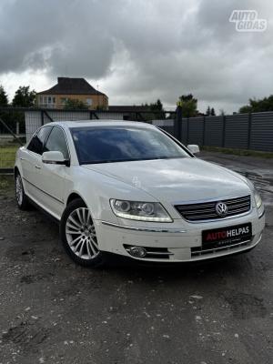 White Volkswagen Phaeton 2008 in Klaipeda, with an engine capacity of 3.00 L and mileage of 229 thousand km for 2750 €, photo 10 on AUTOMOTO.COM.LV