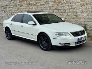 White Volkswagen Phaeton 2008 in Tallinn, with an engine capacity of 3.00 L and mileage of 260 thousand km for 3900 €, photo  on AUTOMOTO.COM.LV