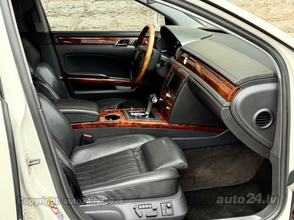 White Volkswagen Phaeton 2008 in Tallinn, with an engine capacity of 3.00 L and mileage of 260 thousand km for 3900 €, photo 5 on AUTOMOTO.COM.LV