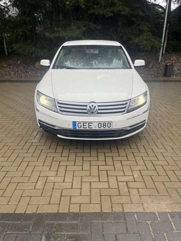 Volkswagen Phaeton 2012 in Vilnius on AUTOMOTO.COM.LV White Volkswagen Phaeton 2012 in Vilnius, with an engine capacity of 3.00 L and mileage of 265 thousand km for 4650 €, photo 4 on AUTOMOTO.COM.LV