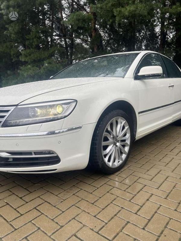 Volkswagen Phaeton 2012 in Vilnius on AUTOMOTO.COM.LV White Volkswagen Phaeton 2012 in Vilnius, with an engine capacity of 3.00 L and mileage of 265 thousand km for 4650 €, photo 5 on AUTOMOTO.COM.LV