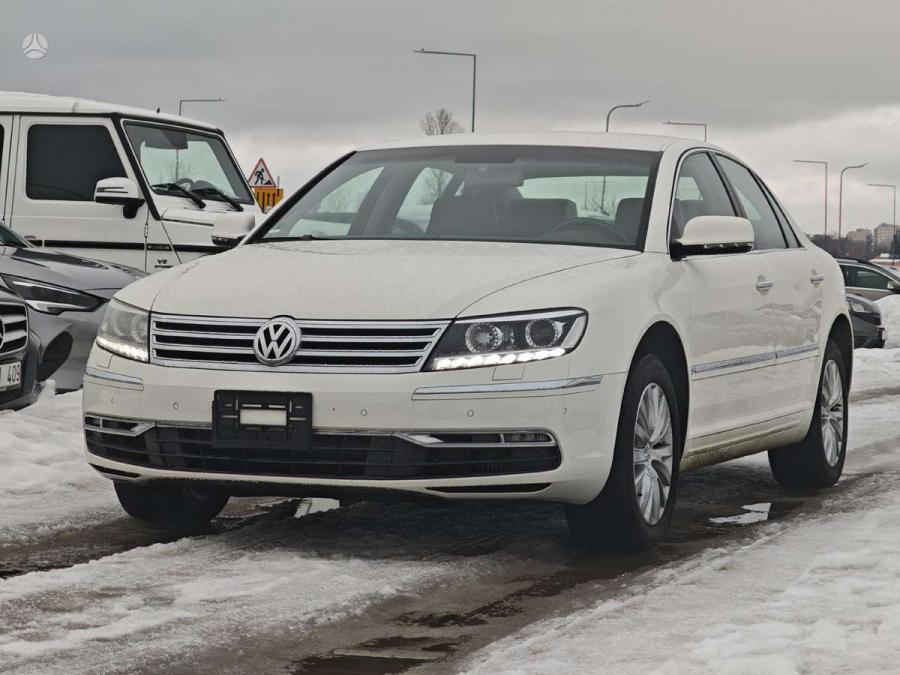 White Volkswagen Phaeton 2014 in Vilnius, with an engine capacity of 2.97 L and mileage of 272 thousand km for 13000 €, photo 1 on AUTOMOTO.COM.LV