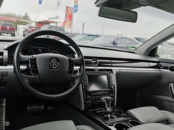 Balts Volkswagen Phaeton 2014 Viļņa, ar dzinēja tilpumu 2.97 L un nobraukumu 272 tūkst. km par 13000 €, foto 4 vietnē AUTOMOTO.COM.LV