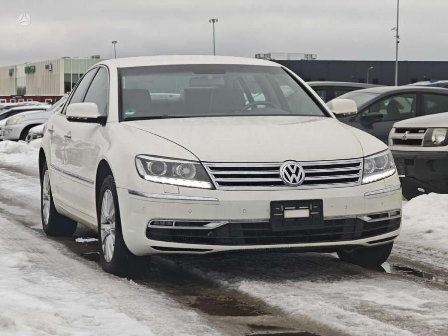 White Volkswagen Phaeton 2014 in Vilnius, with an engine capacity of 2.97 L and mileage of 272 thousand km for 13000 €, photo 5 on AUTOMOTO.COM.LV