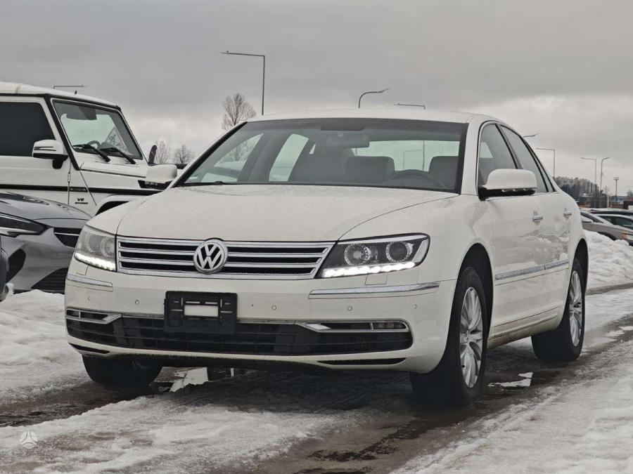 White Volkswagen Phaeton 2014 in Vilnius, with an engine capacity of 2.97 L and mileage of 272 thousand km for 13000 €, photo 6 on AUTOMOTO.COM.LV