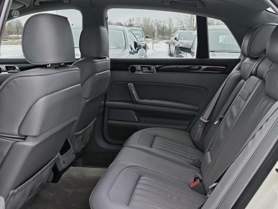 White Volkswagen Phaeton 2014 in Vilnius, with an engine capacity of 2.97 L and mileage of 272 thousand km for 13000 €, photo 20 on AUTOMOTO.COM.LV
