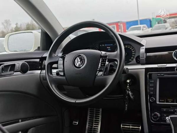 Volkswagen Phaeton 2014 Viļņa vietnē Balts Volkswagen Phaeton 2014 Viļņa, ar dzinēja tilpumu 2.97 L un nobraukumu 272 tūkst. km par 11000 €, foto 10 vietnē AUTOMOTO.COM.LV