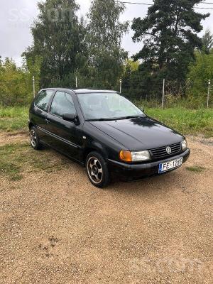 Black Volkswagen Polo 1997 in Riga, with an engine capacity of 1.40 L and mileage of 298 thousand km for 970 €, photo 1 on AUTOMOTO.COM.LV