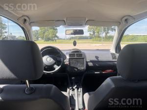 Melns Volkswagen Polo 2005 Cēsis, ar dzinēja tilpumu 1.40 L un nobraukumu 435 tūkst. km par 2200 €, foto 5 vietnē AUTOMOTO.COM.LV
