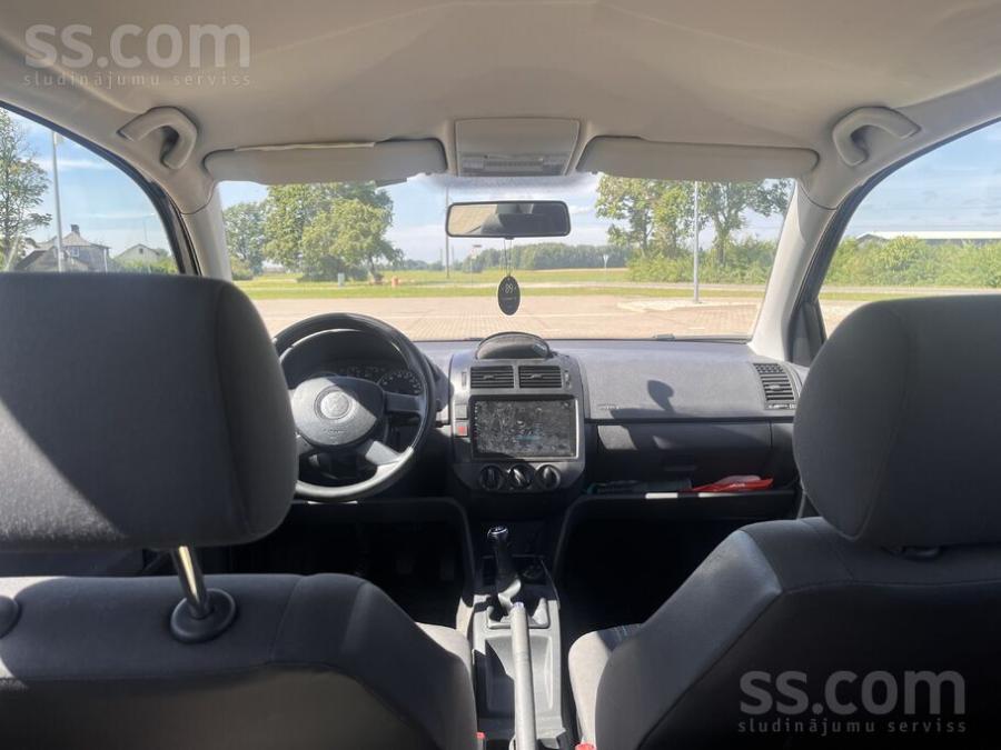 Melns Volkswagen Polo 2005 Cēsis, ar dzinēja tilpumu 1.40 L un nobraukumu 435 tūkst. km par 2200 €, foto 5 vietnē AUTOMOTO.COM.LV