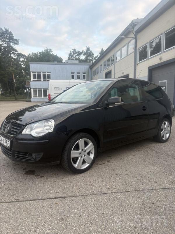Black Volkswagen Polo 2005 in Riga, with an engine capacity of 1.40 L and mileage of 315 thousand km for 1750 €, photo 1 on AUTOMOTO.COM.LV
