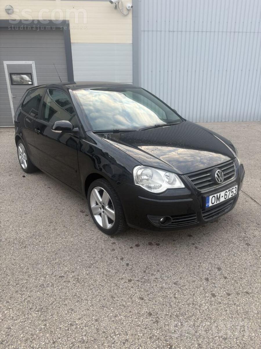 Black Volkswagen Polo 2005 in Riga, with an engine capacity of 1.40 L and mileage of 315 thousand km for 1750 €, photo 3 on AUTOMOTO.COM.LV