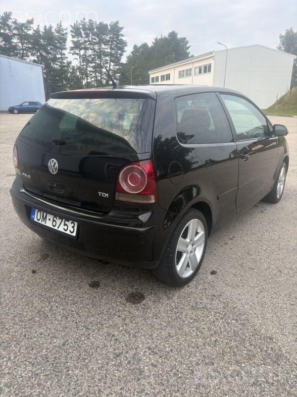 Black Volkswagen Polo 2005 in Riga, with an engine capacity of 1.40 L and mileage of 315 thousand km for 1750 €, photo 3 on AUTOMOTO.COM.LV