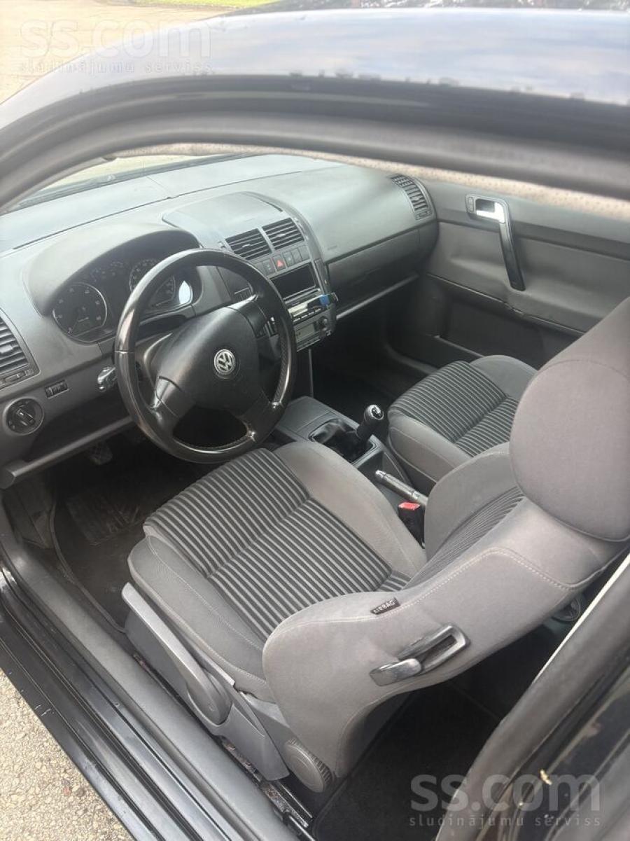 Black Volkswagen Polo 2005 in Riga, with an engine capacity of 1.40 L and mileage of 315 thousand km for 1750 €, photo 6 on AUTOMOTO.COM.LV