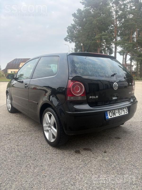 Black Volkswagen Polo 2005 in Riga, with an engine capacity of 1.40 L and mileage of 315 thousand km for 1750 €, photo 7 on AUTOMOTO.COM.LV