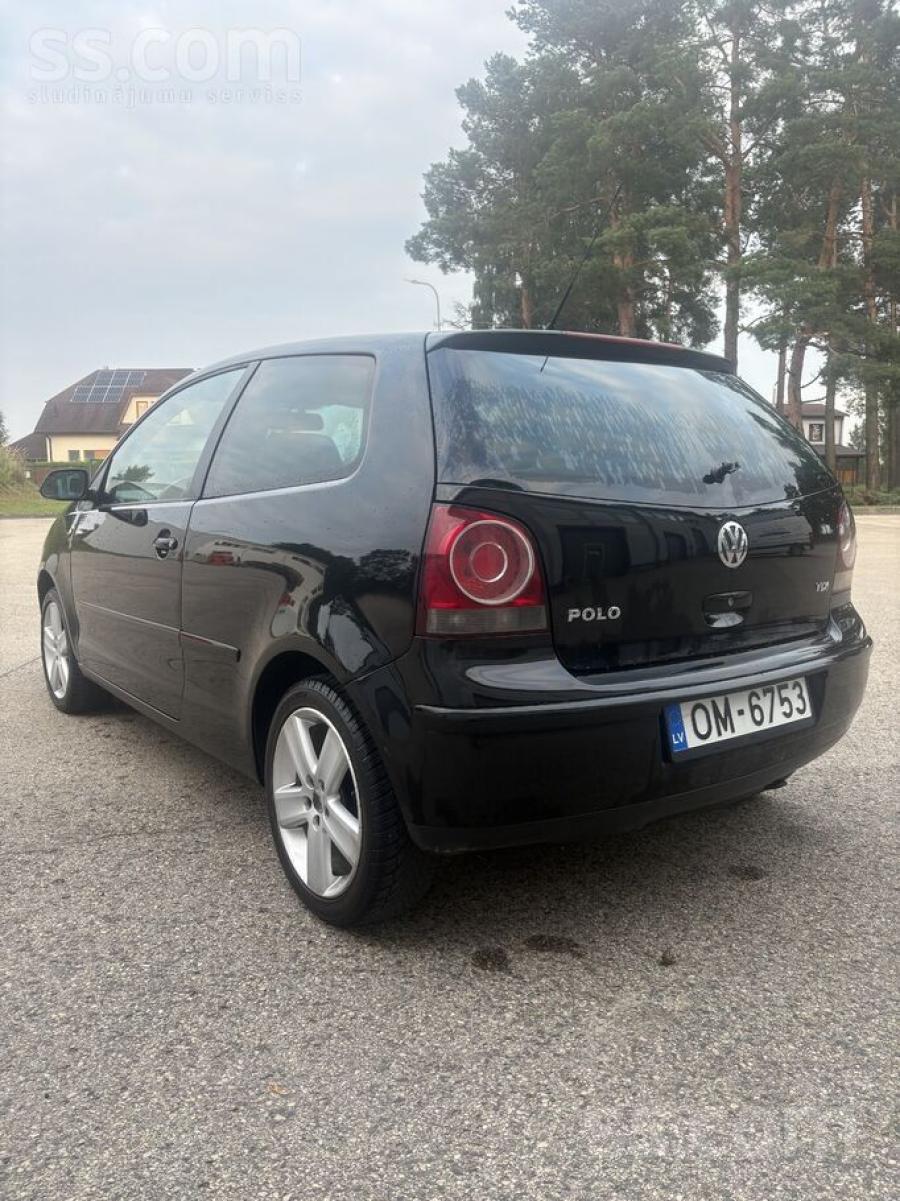 Black Volkswagen Polo 2005 in Riga, with an engine capacity of 1.40 L and mileage of 315 thousand km for 1750 €, photo 8 on AUTOMOTO.COM.LV