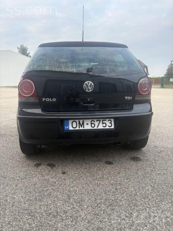Black Volkswagen Polo 2005 in Riga, with an engine capacity of 1.40 L and mileage of 315 thousand km for 1750 €, photo 8 on AUTOMOTO.COM.LV