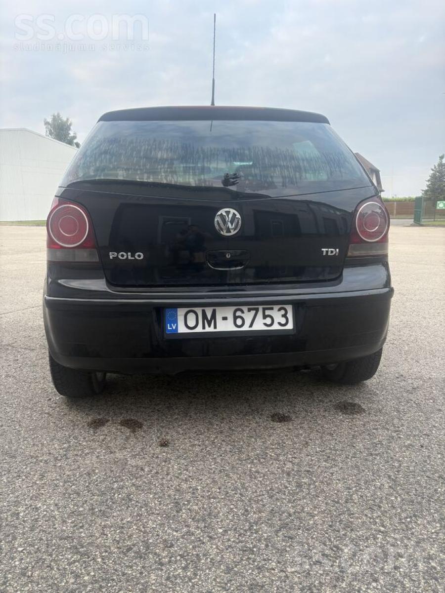 Black Volkswagen Polo 2005 in Riga, with an engine capacity of 1.40 L and mileage of 315 thousand km for 1750 €, photo 9 on AUTOMOTO.COM.LV