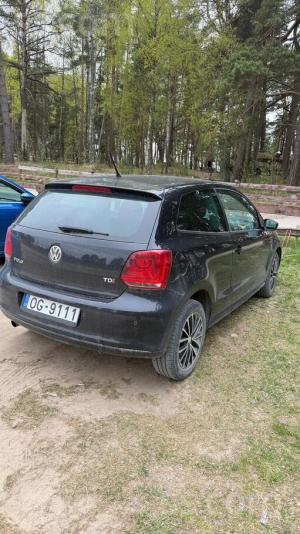 Melns Volkswagen Polo 2013 Rīga, ar dzinēja tilpumu 1.60 L un nobraukumu 415 tūkst. km par 2200 €, foto 4 vietnē AUTOMOTO.COM.LV