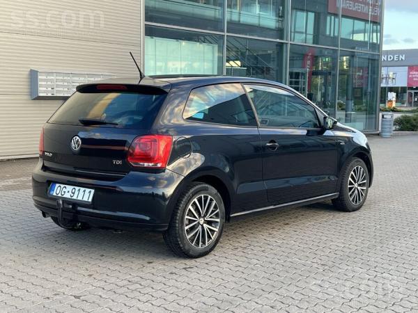 Black Volkswagen Polo 2013 in Riga, with an engine capacity of 1.60 L and mileage of 410 thousand km for 2300 €, photo 3 on AUTOMOTO.COM.LV