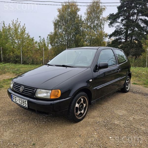 Melns Volkswagen Polo 1997 Rīga, ar dzinēja tilpumu 1.40 L un nobraukumu 290 tūkst. km par 780 €, foto 1 vietnē AUTOMOTO.COM.LV
