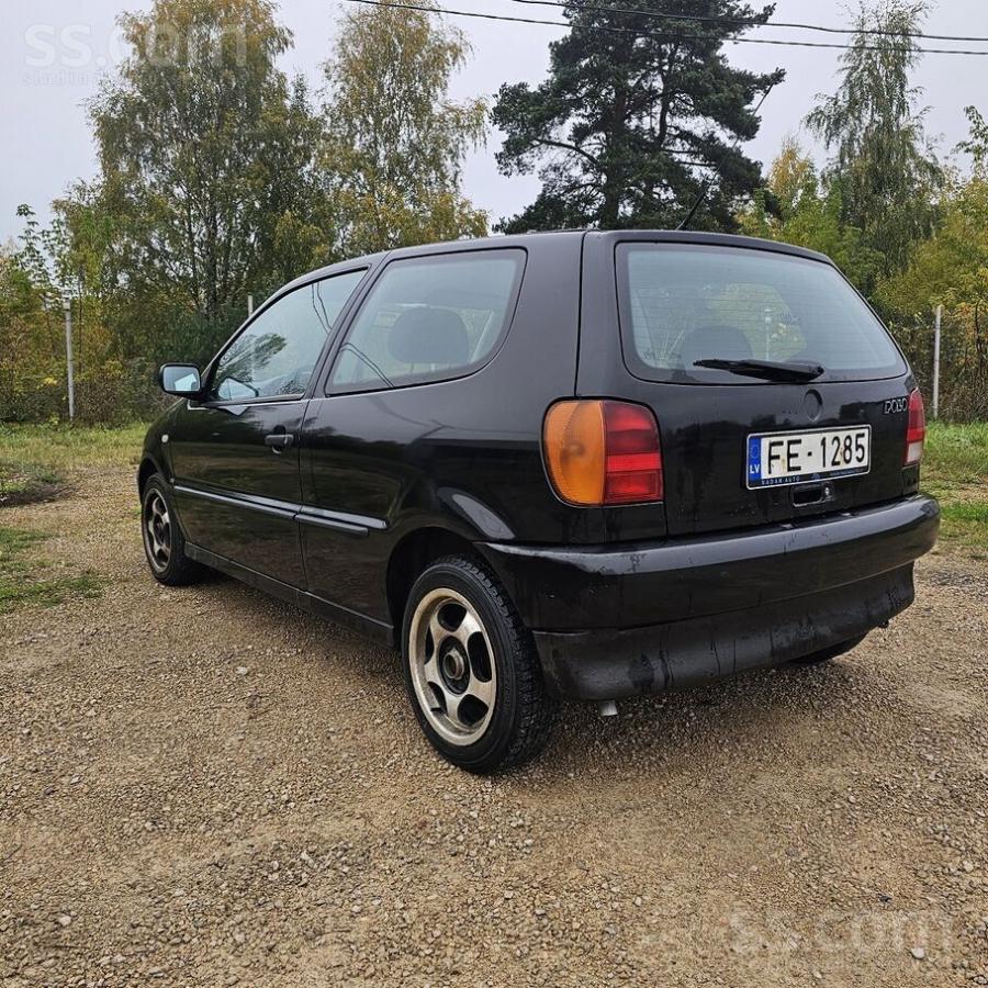 Melns Volkswagen Polo 1997 Rīga, ar dzinēja tilpumu 1.40 L un nobraukumu 290 tūkst. km par 870 €, foto 5 vietnē AUTOMOTO.COM.LV