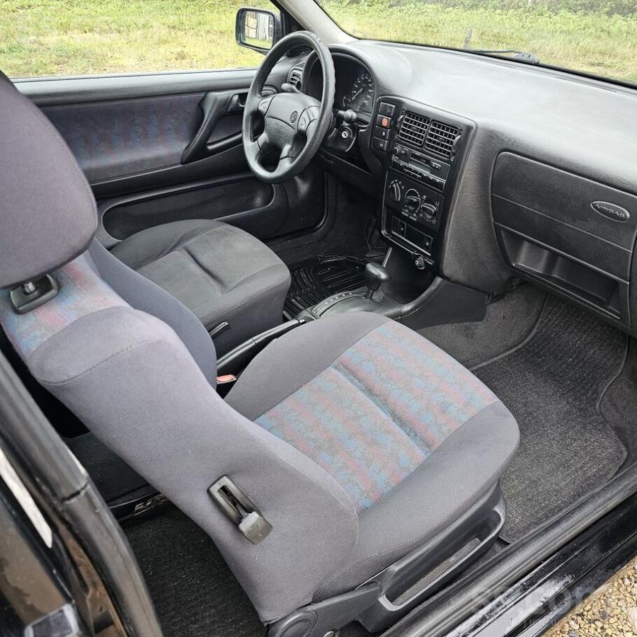 Melns Volkswagen Polo 1997 Rīga, ar dzinēja tilpumu 1.40 L un nobraukumu 290 tūkst. km par 870 €, foto 8 vietnē AUTOMOTO.COM.LV