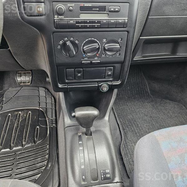Melns Volkswagen Polo 1997 Rīga, ar dzinēja tilpumu 1.40 L un nobraukumu 290 tūkst. km par 780 €, foto 10 vietnē AUTOMOTO.COM.LV