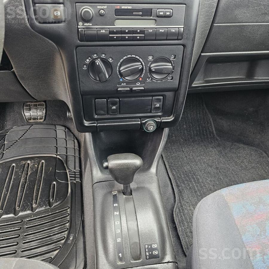 Melns Volkswagen Polo 1997 Rīga, ar dzinēja tilpumu 1.40 L un nobraukumu 290 tūkst. km par 870 €, foto 10 vietnē AUTOMOTO.COM.LV