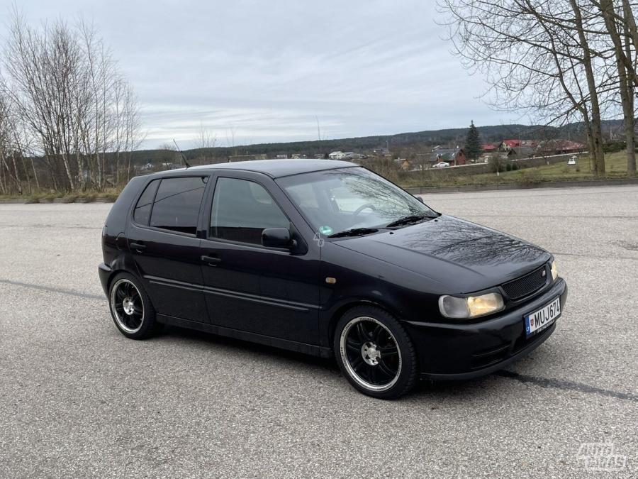 Black Volkswagen Polo 1998 in Druskininkai, with an engine capacity of 1.40 L and mileage of 220 thousand km for 650 €, photo 3 on AUTOMOTO.COM.LV