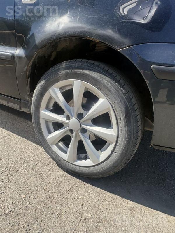 Melns Volkswagen Polo 2000 Rīga, ar dzinēja tilpumu 1.00 L un nobraukumu 292 tūkst. km par 860 €, foto 4 vietnē AUTOMOTO.COM.LV