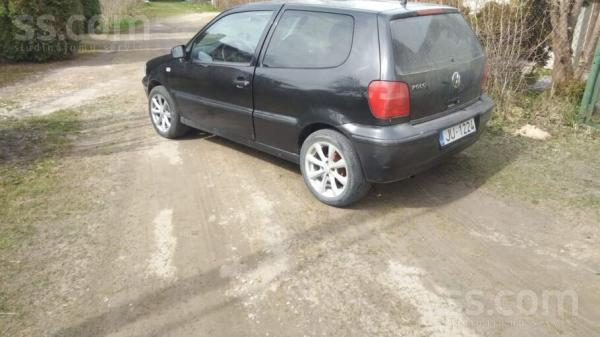 Black Volkswagen Polo 2000 in Riga, with an engine capacity of 1.00 L and mileage of 29 thousand km for 1200 €, photo 2 on AUTOMOTO.COM.LV