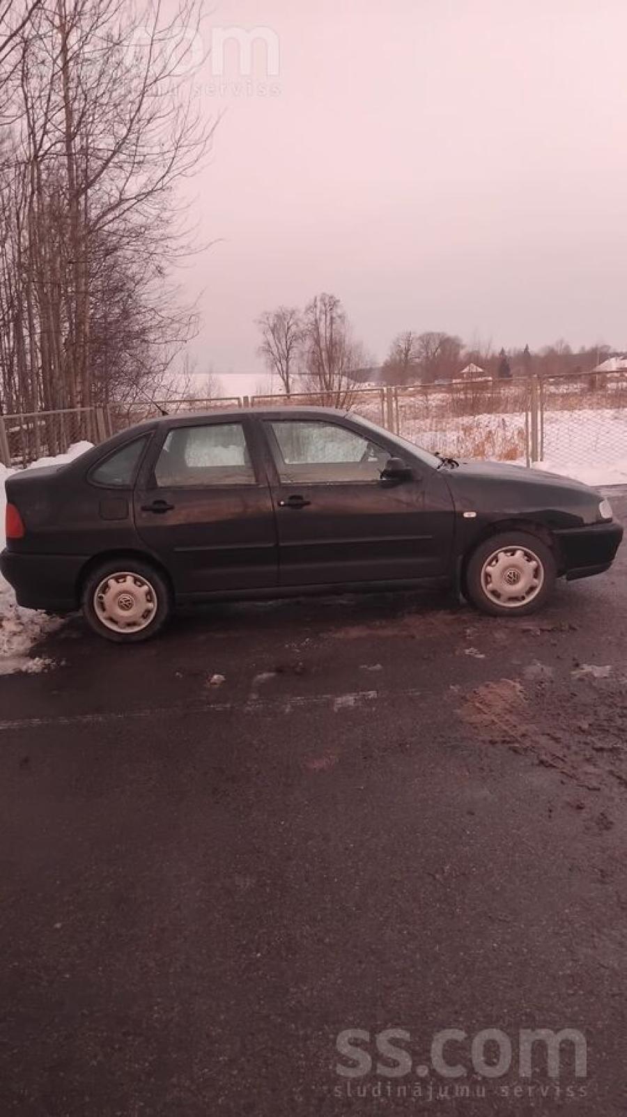 Black Volkswagen Polo 2001 in Riga, with an engine capacity of 1.40 L and mileage of 180 thousand km for 600 €, photo 2 on AUTOMOTO.COM.LV