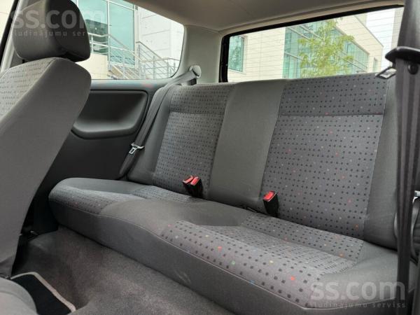 Melns Volkswagen Polo 2001 Rīga, ar dzinēja tilpumu 1.00 L un nobraukumu 0 tūkst. km par 1600 €, foto 7 vietnē AUTOMOTO.COM.LV