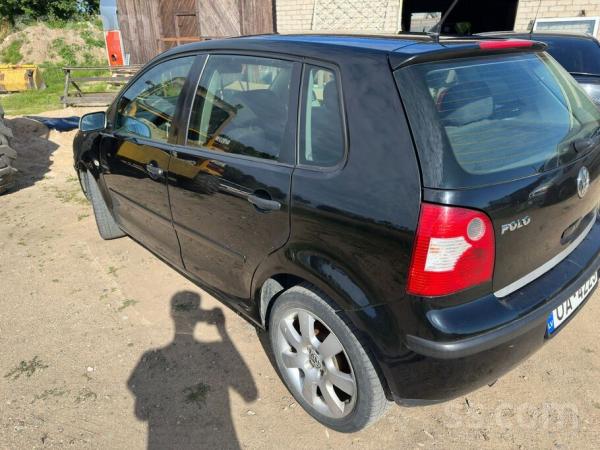 Black Volkswagen Polo 2002 in Limbazi, with an engine capacity of 1.20 L and mileage of 211 thousand km for 850 €, photo 2 on AUTOMOTO.COM.LV