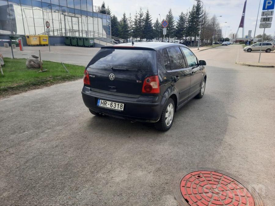 Черный Фольксваген Поло 2002 в Рига, объемом двигателя 1.40 л и пробегом 338 тыс. км за 850 €, фото 3 на AUTOMOTO.COM.LV