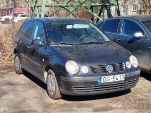 Черный Фольксваген Поло 2002 в Рига, объемом двигателя 1.40 л и пробегом 400 тыс. км за 800 €, фото 3 на AUTOMOTO.COM.LV