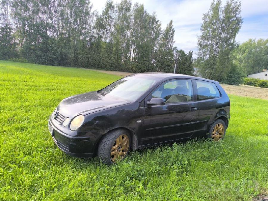 Black Volkswagen Polo 2003 in Jelgava, with an engine capacity of 1.40 L and mileage of 341 thousand km for 750 €, photo 1 on AUTOMOTO.COM.LV