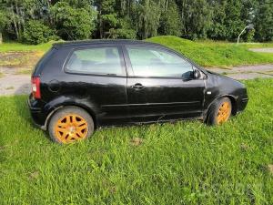 Black Volkswagen Polo 2003 in Jelgava, with an engine capacity of 1.40 L and mileage of 341 thousand km for 750 €, photo 3 on AUTOMOTO.COM.LV