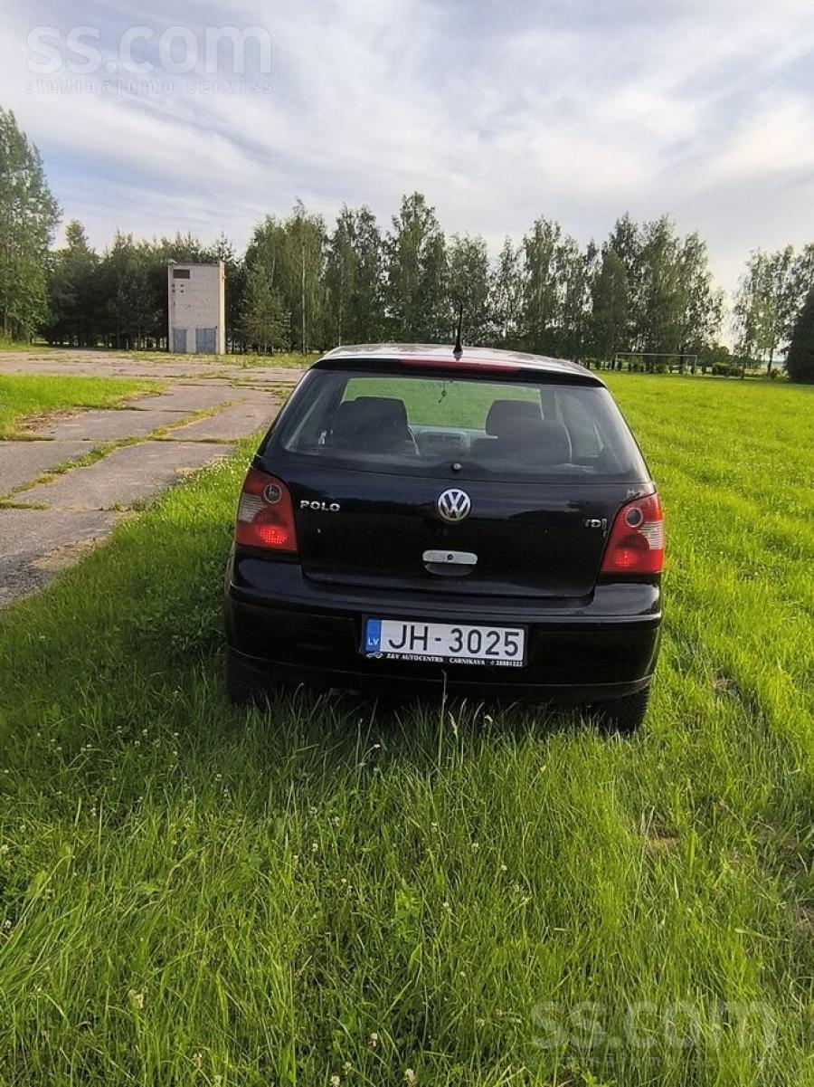 Black Volkswagen Polo 2003 in Jelgava, with an engine capacity of 1.40 L and mileage of 341 thousand km for 750 €, photo 4 on AUTOMOTO.COM.LV