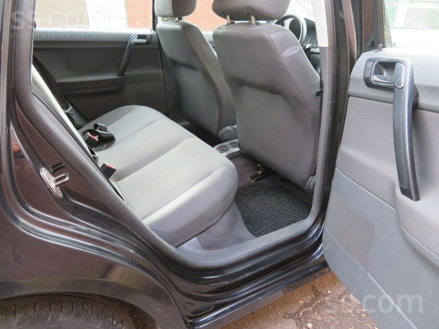 Black Volkswagen Polo 2003 in Riga, with an engine capacity of 1.20 L and mileage of 197 thousand km for 800 €, photo 18 on AUTOMOTO.COM.LV