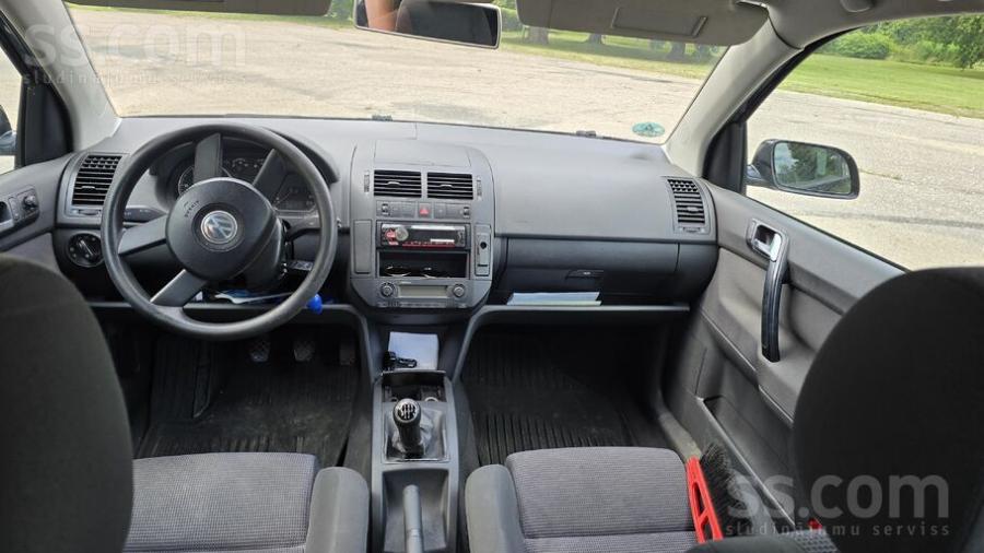 Black Volkswagen Polo 2003 in Riga, with an engine capacity of 1.90 L and mileage of 406 thousand km for 1300 €, photo 6 on AUTOMOTO.COM.LV