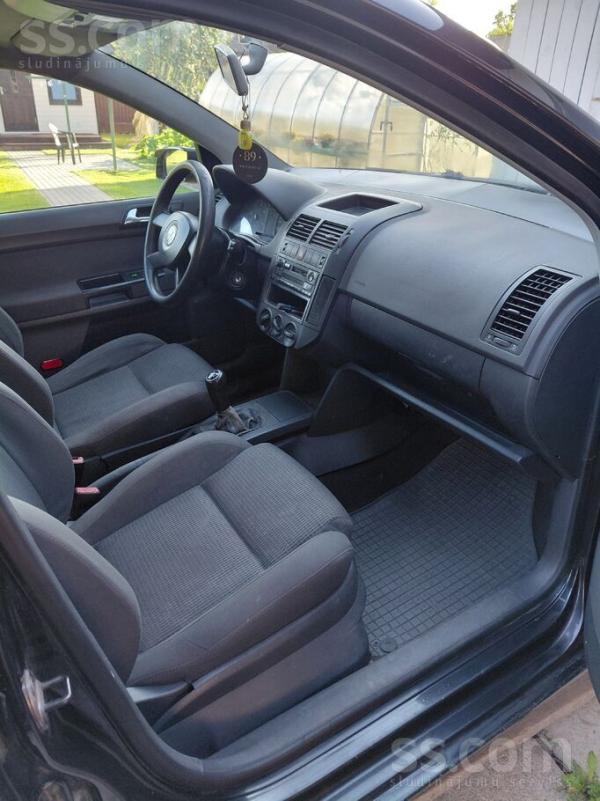 Melns Volkswagen Polo 2003 Jēkabpils, ar dzinēja tilpumu 1.90 L un nobraukumu 380 tūkst. km par 500 €, foto 6 vietnē AUTOMOTO.COM.LV
