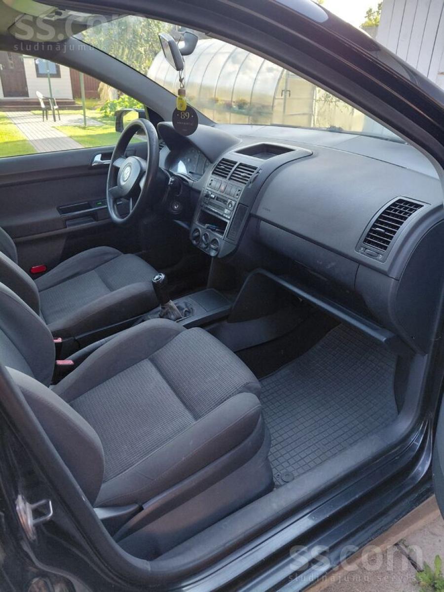 Black Volkswagen Polo 2003 in Jekabpils, with an engine capacity of 1.90 L and mileage of 380 thousand km for 500 €, photo 6 on AUTOMOTO.COM.LV