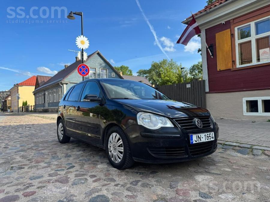 Black Volkswagen Polo 2005 in Jelgava, with an engine capacity of 1.40 L and mileage of 343 thousand km for 1450 €, photo 1 on AUTOMOTO.COM.LV