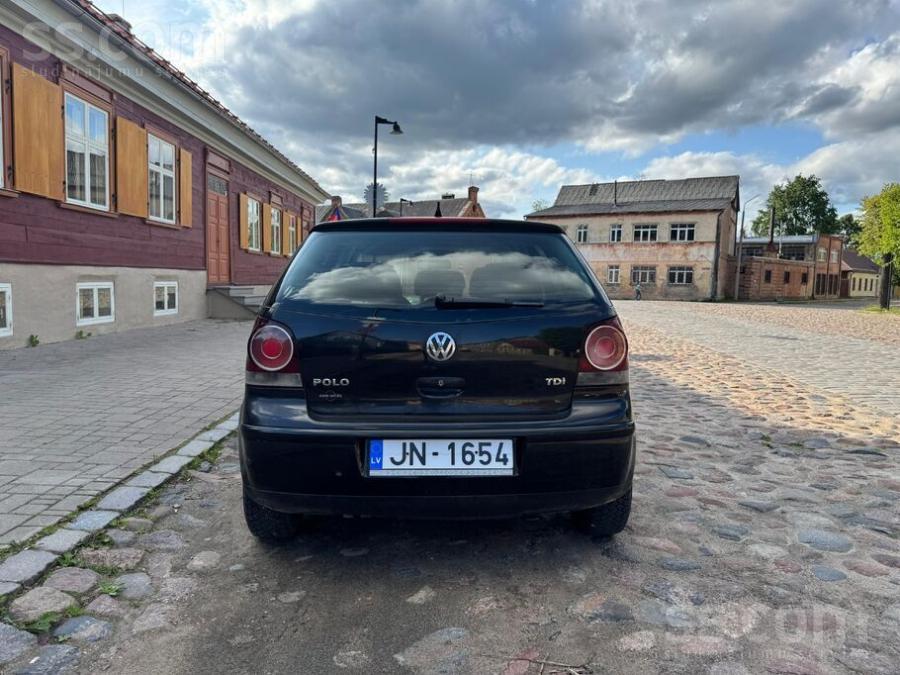 Black Volkswagen Polo 2005 in Jelgava, with an engine capacity of 1.40 L and mileage of 343 thousand km for 1450 €, photo 4 on AUTOMOTO.COM.LV