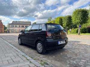Black Volkswagen Polo 2005 in Jelgava, with an engine capacity of 1.40 L and mileage of 343 thousand km for 1450 €, photo 5 on AUTOMOTO.COM.LV