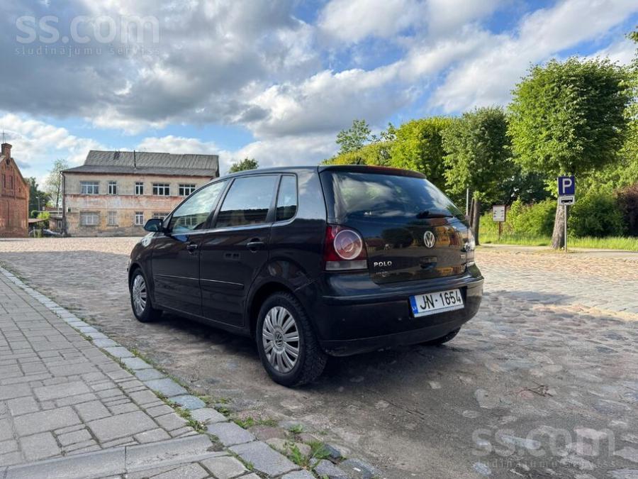 Black Volkswagen Polo 2005 in Jelgava, with an engine capacity of 1.40 L and mileage of 343 thousand km for 1450 €, photo 5 on AUTOMOTO.COM.LV